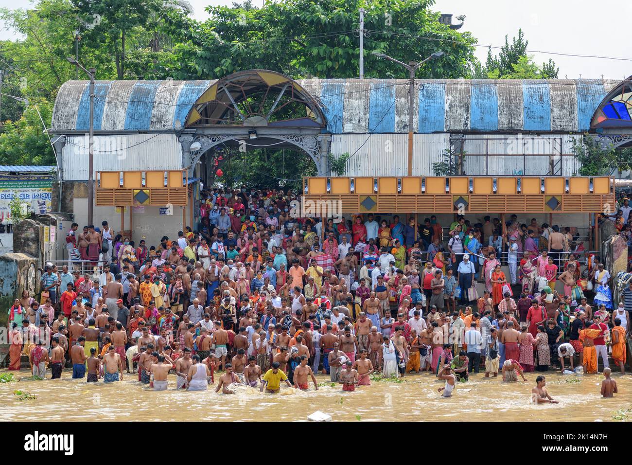 Indian Hindu people do Faithful offer "Tarpan" to the divine for the ...