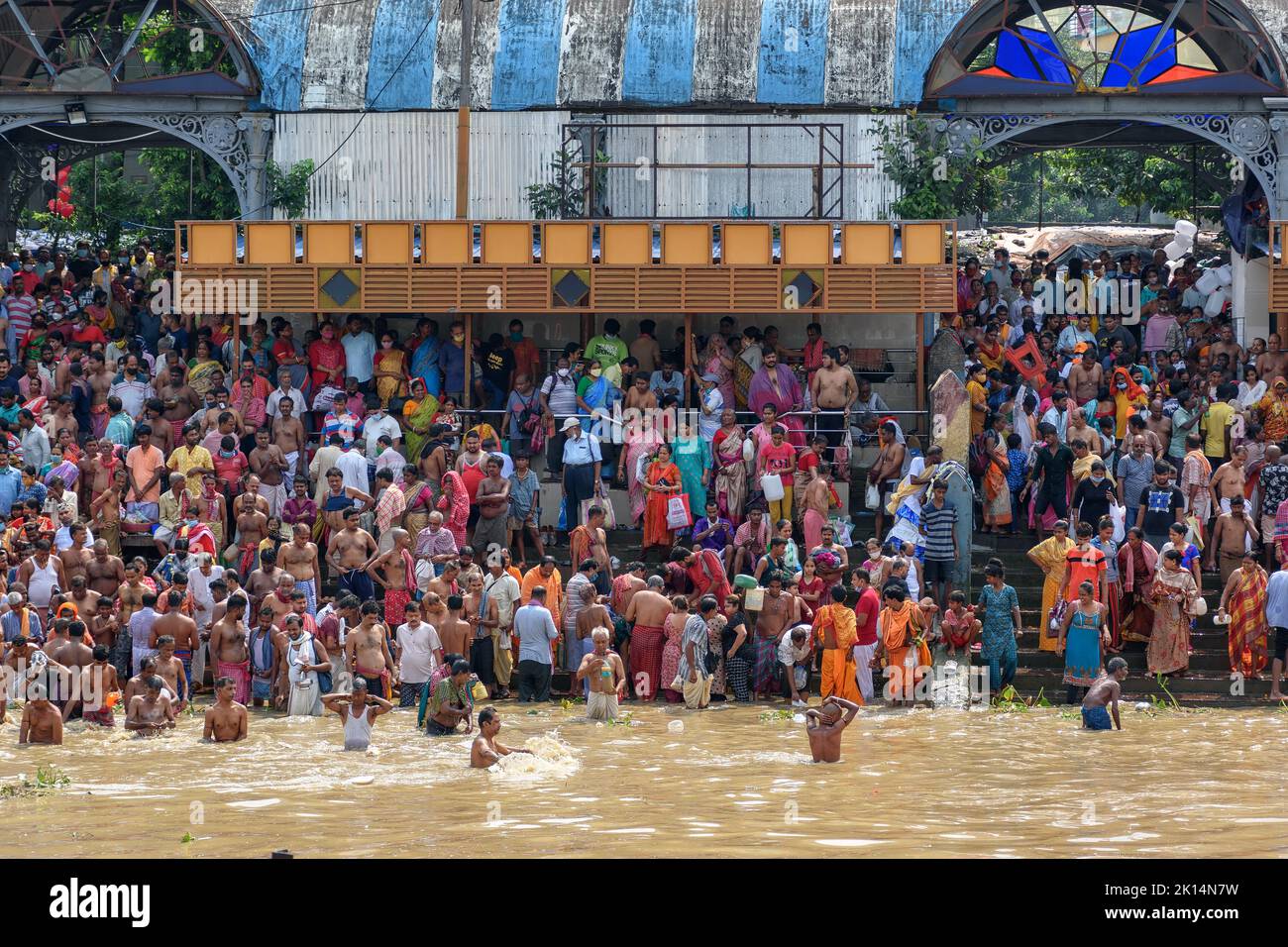 Hindu ritual of pitru tarpan hi-res stock photography and images - Alamy