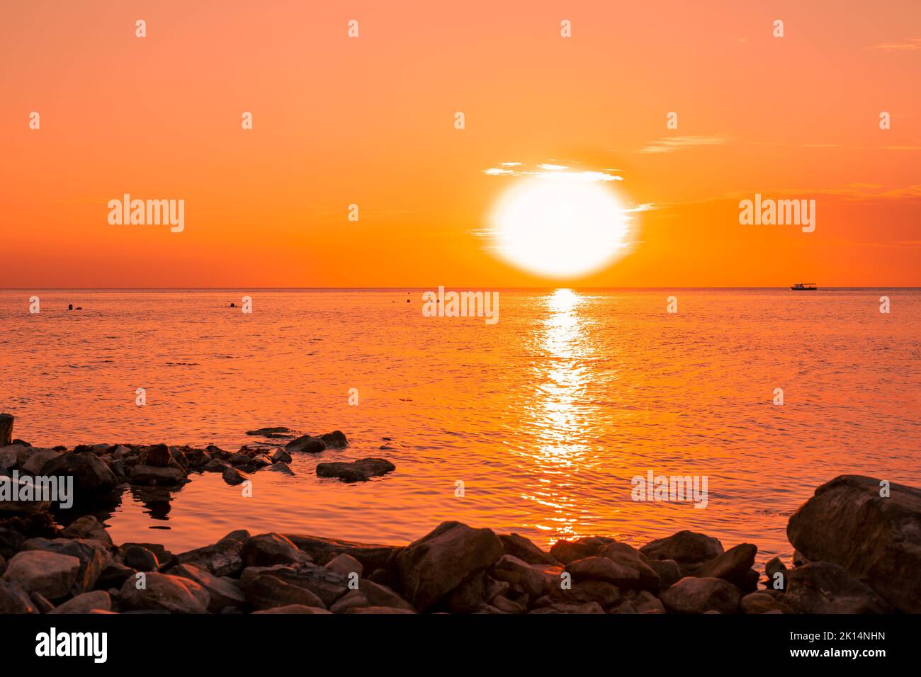 Rocky shore with sunset hi-res stock photography and images - Alamy
