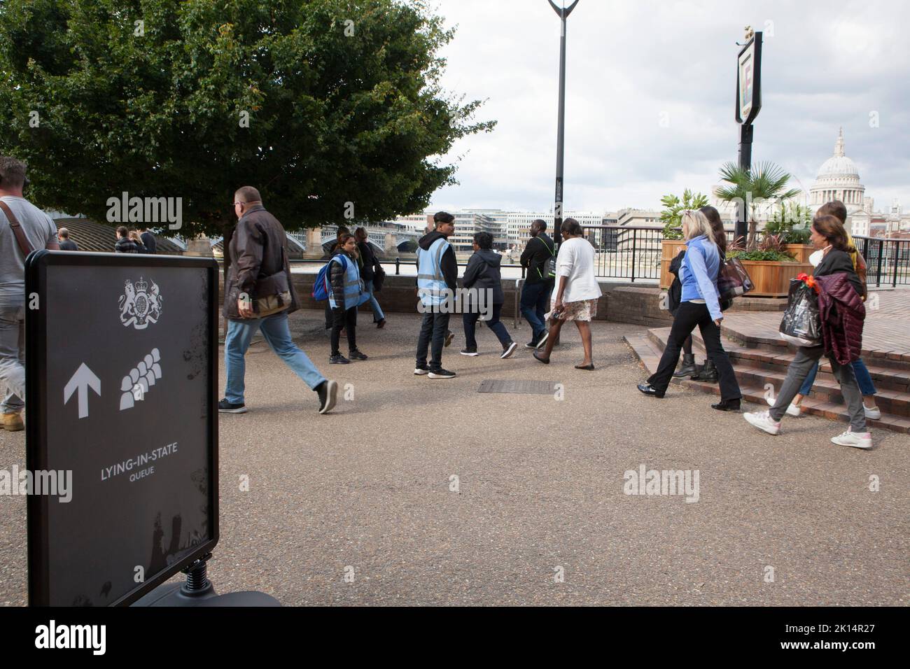 London, UK, 15 September 2022: The queue for Queen Elizabeth's lying-in ...
