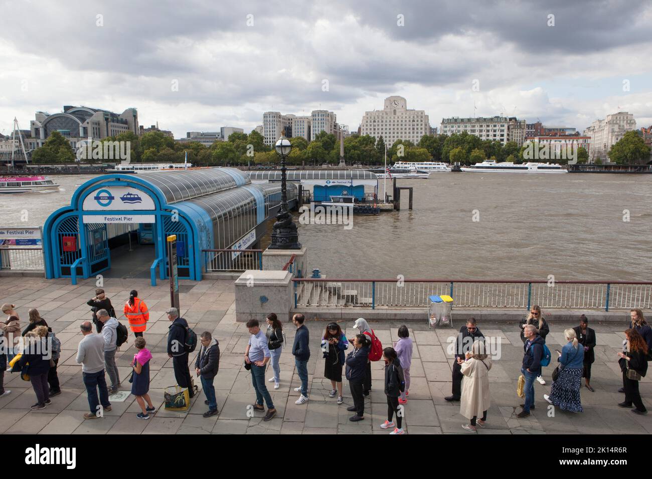 London, UK, 15 September 2022: The queue for Queen Elizabeth's lying-in ...