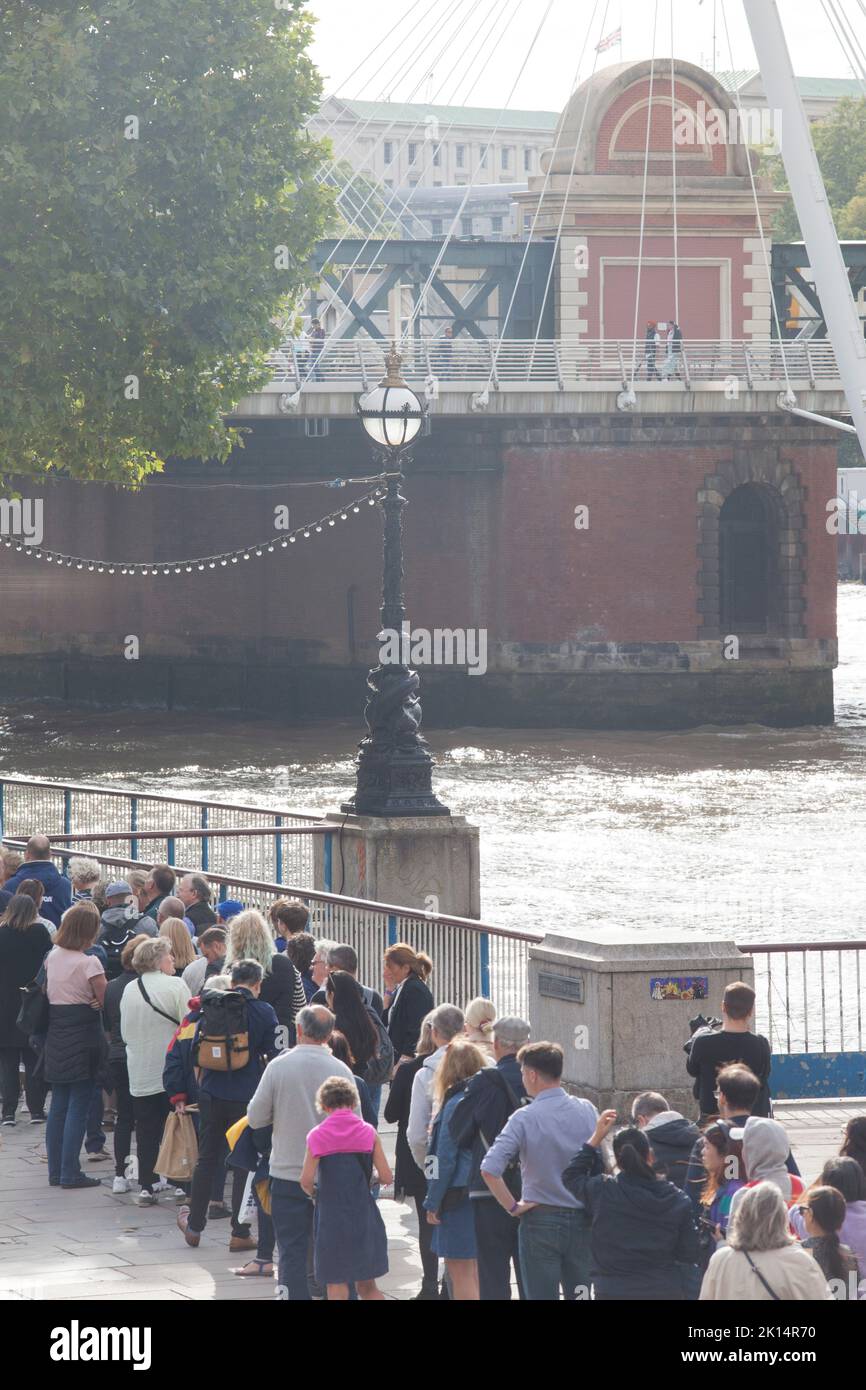 London, UK, 15 September 2022: The queue for Queen Elizabeth's lying-in ...