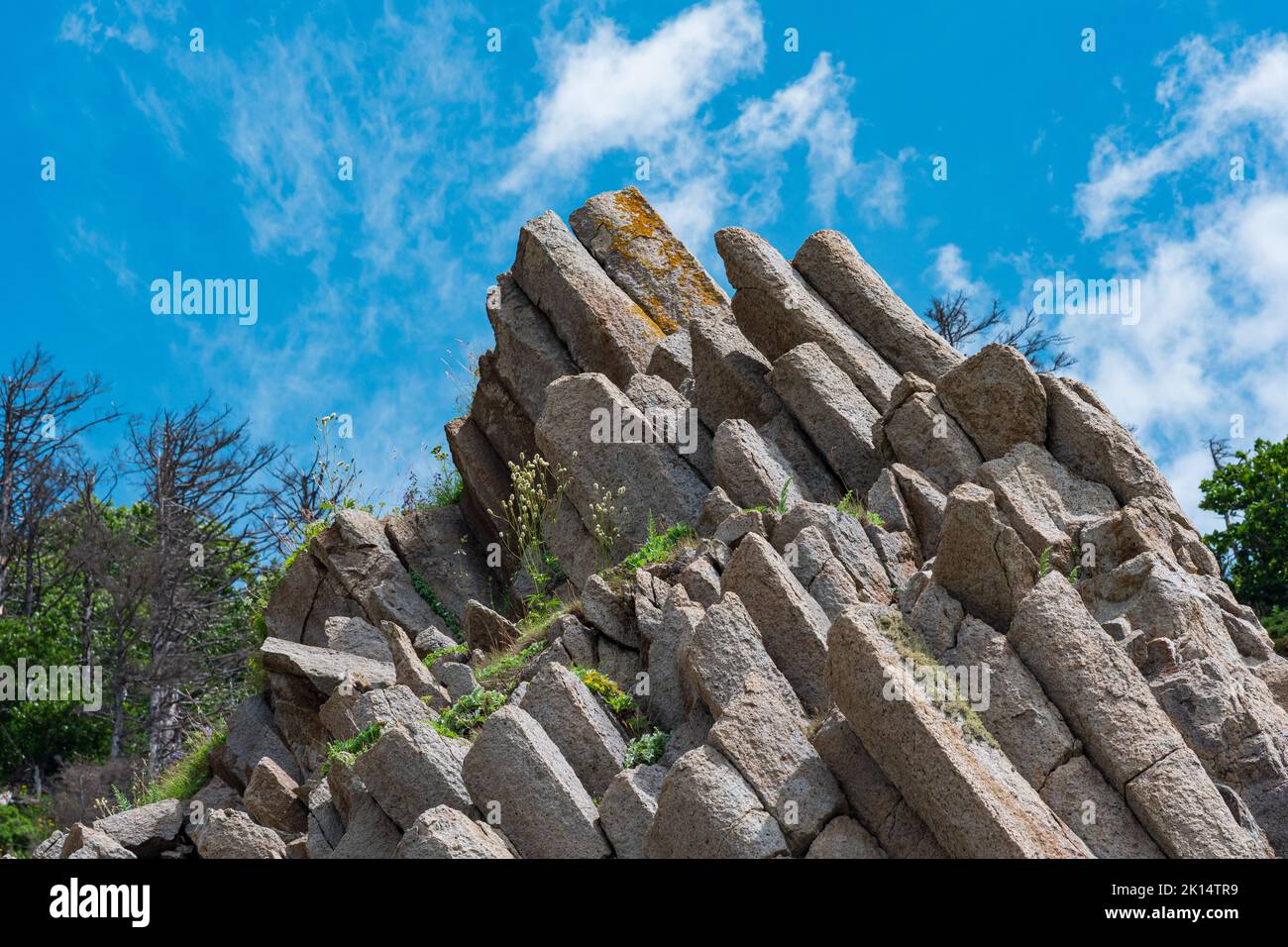 Columnar jointing rock structure hi-res stock photography and images ...