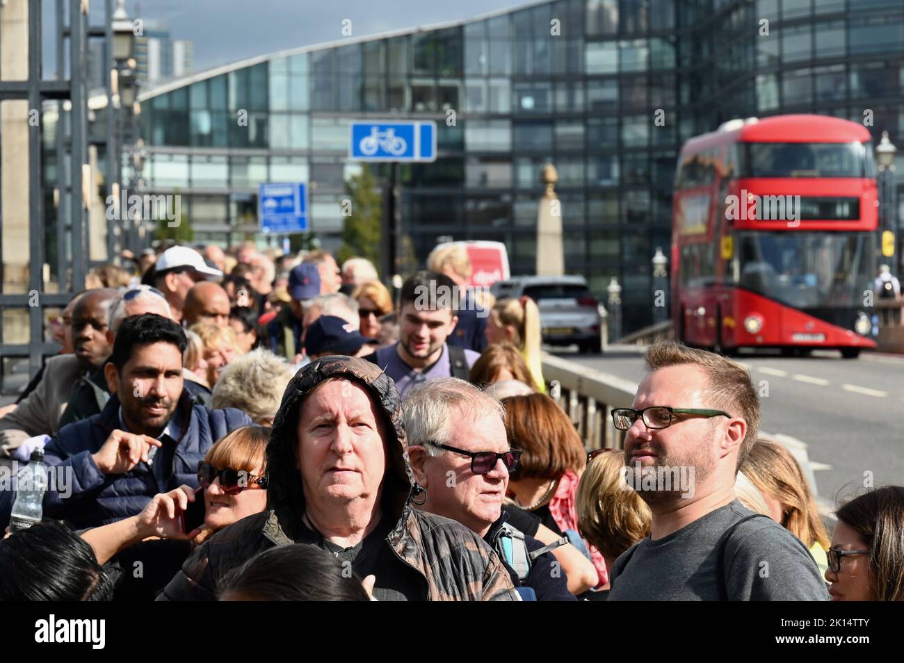 London, UK. Mourners queued for over four miles to see the coffin of ...