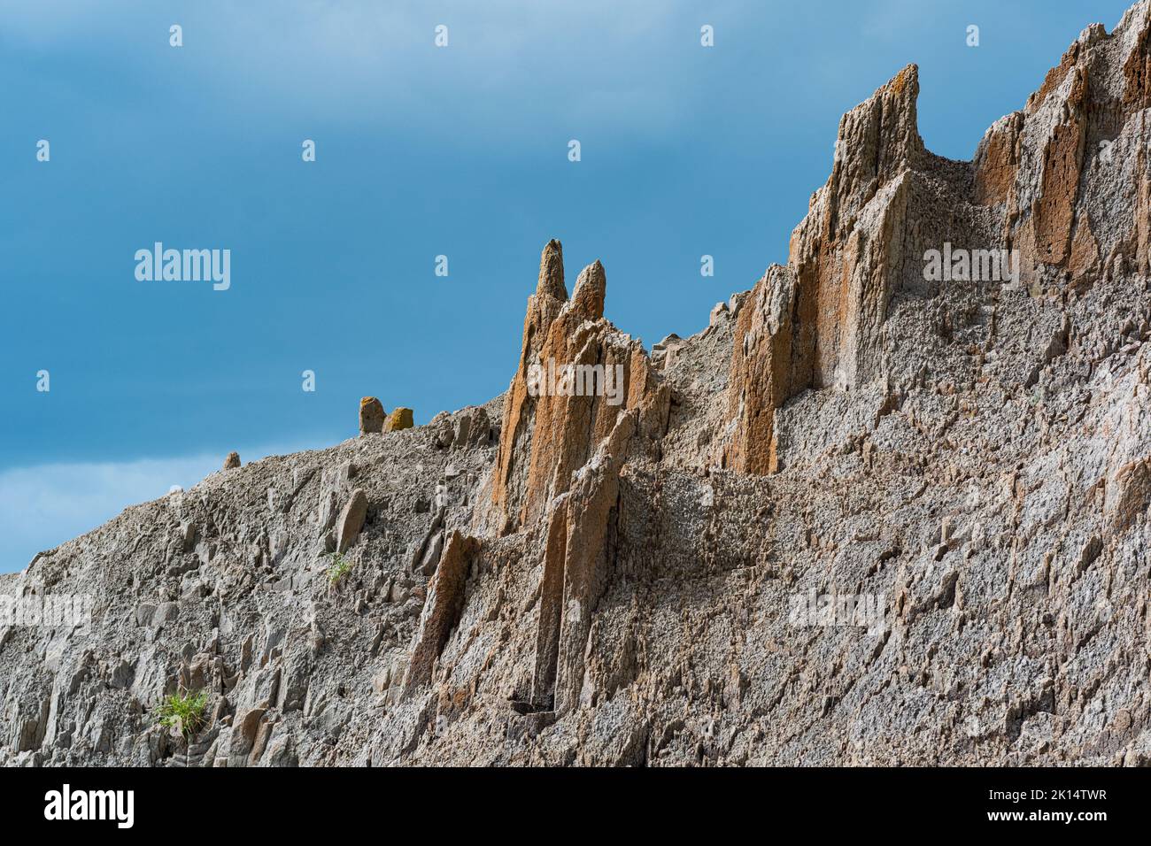 Jagged edge stone hi-res stock photography and images - Alamy