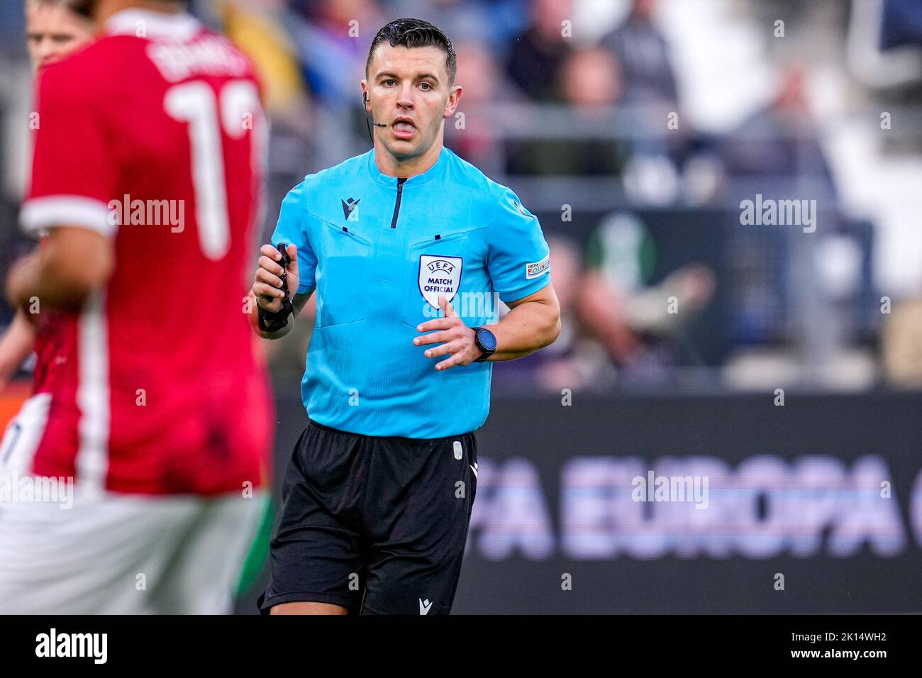 Nick walsh referee hi-res stock photography and images - Alamy