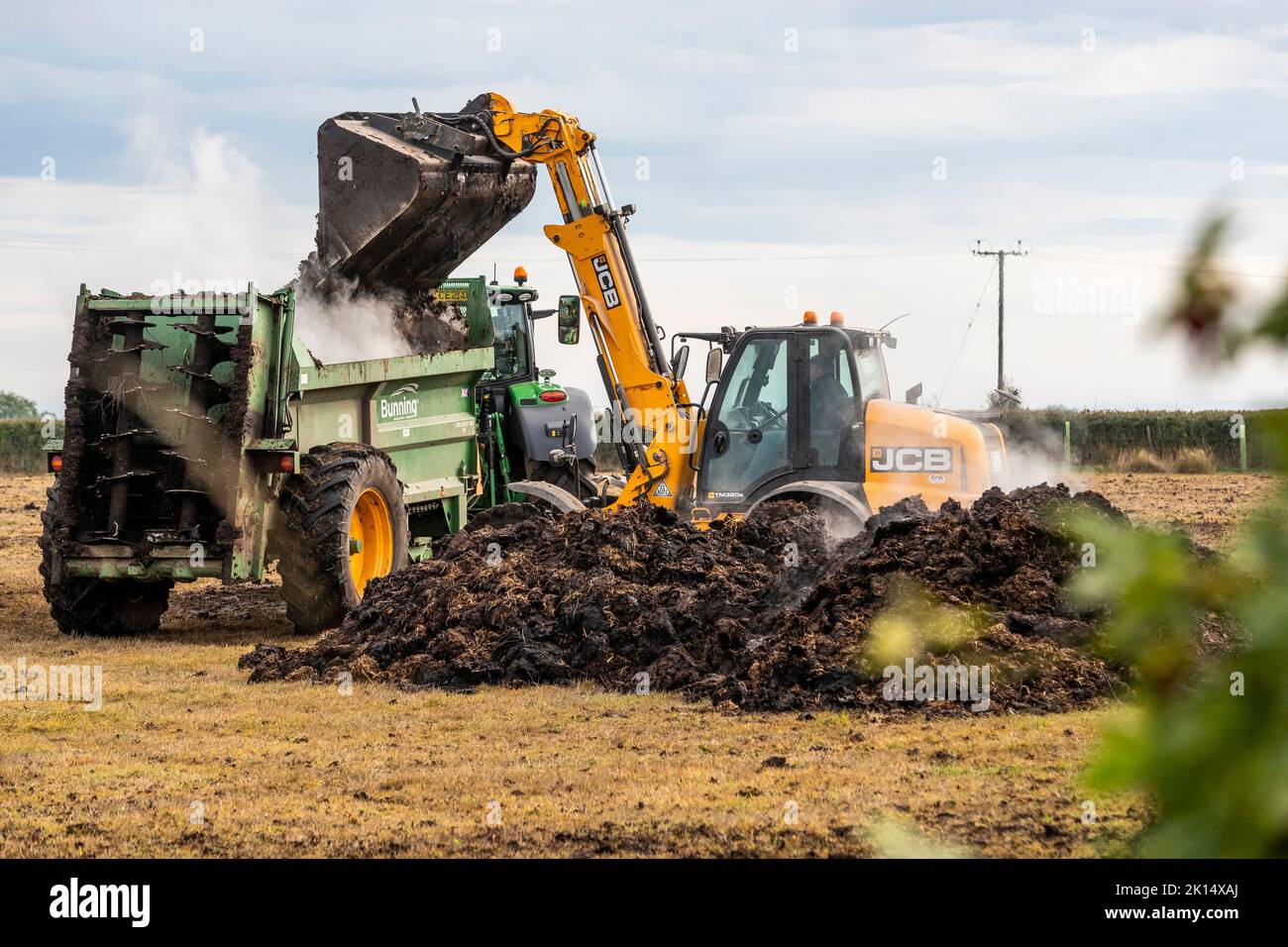 Modern agriculture. Muck spreading prior to ploughing Stock Photo - Alamy