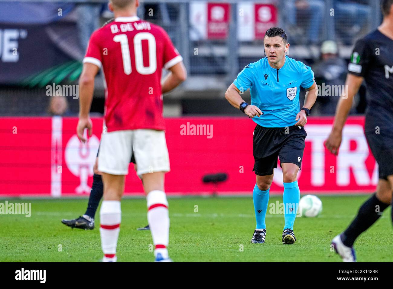 Nick walsh referee hi-res stock photography and images - Alamy