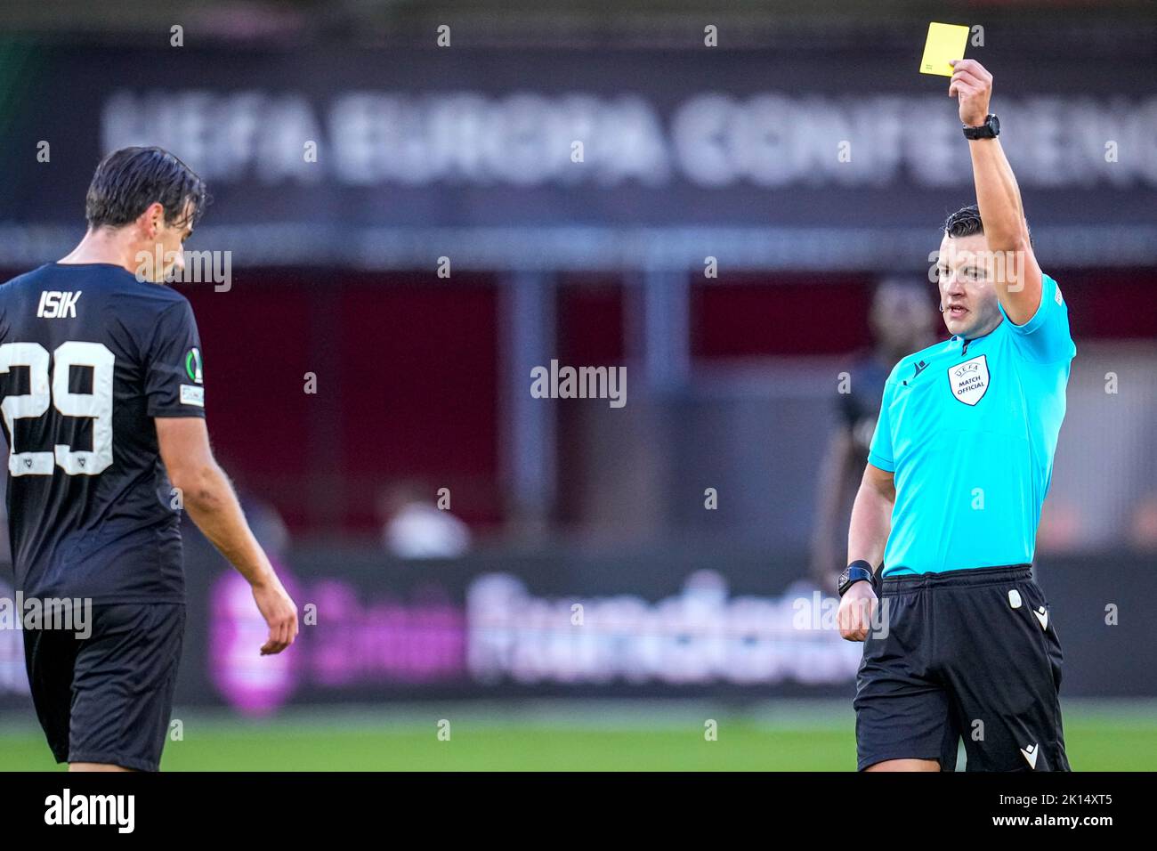 Nick walsh referee hi-res stock photography and images - Alamy