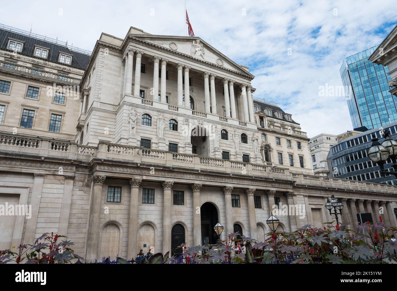 Main exterior facade of The Bank of England on Threadneedle Street ...