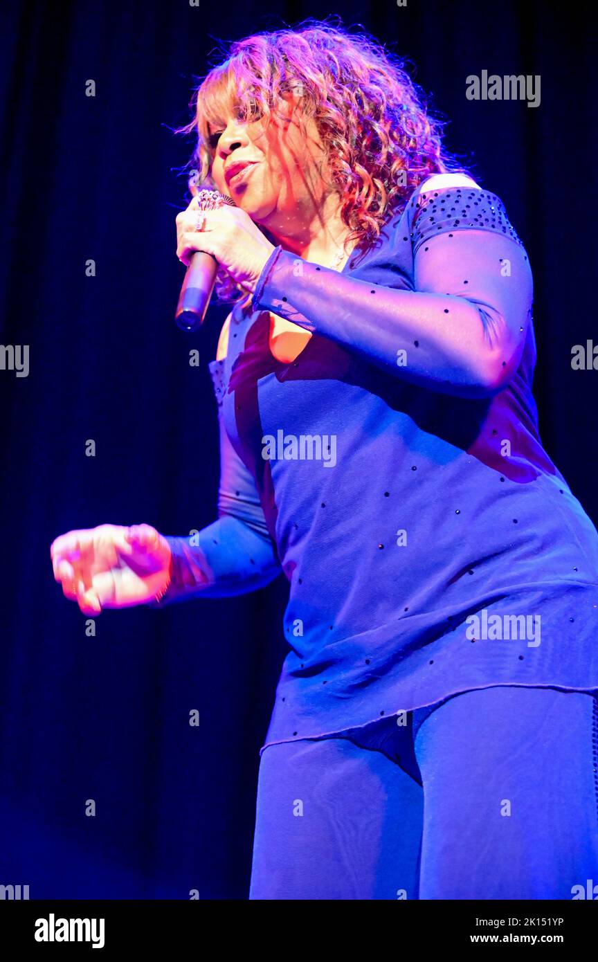 Deniece Williams Performing on The Giants Of Soul Tour at Sheffield ...