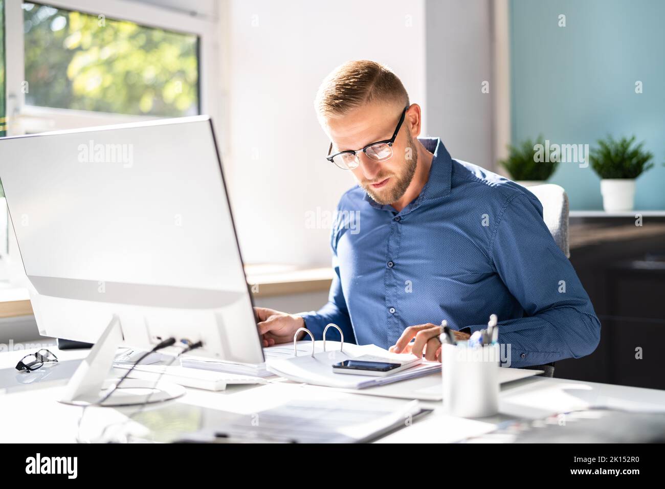 Clerk man hi-res stock photography and images - Alamy