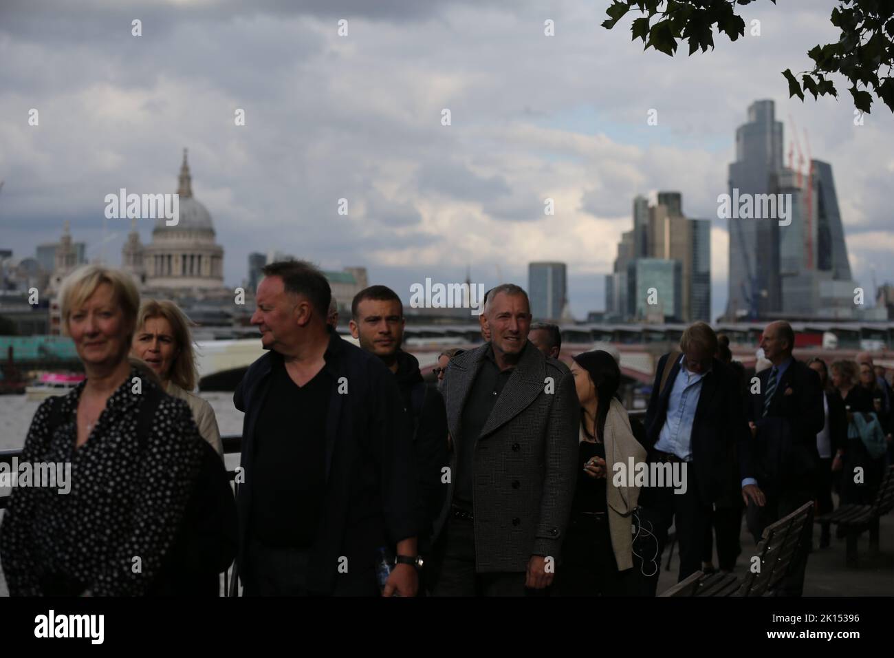 Mourning picture of queen elizabeth hi-res stock photography and images ...