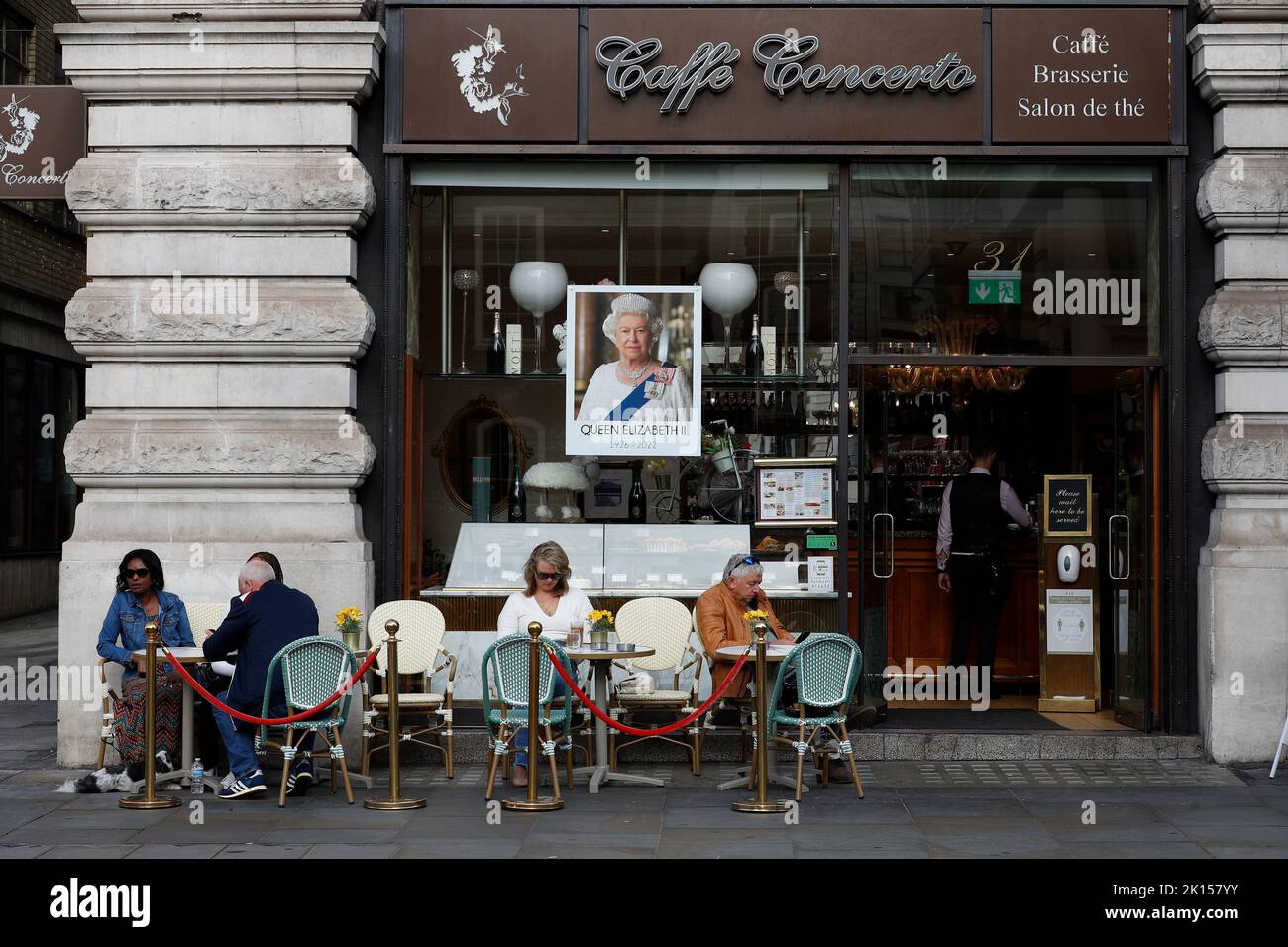 Caffe concerto piccadilly hi-res stock photography and images - Alamy