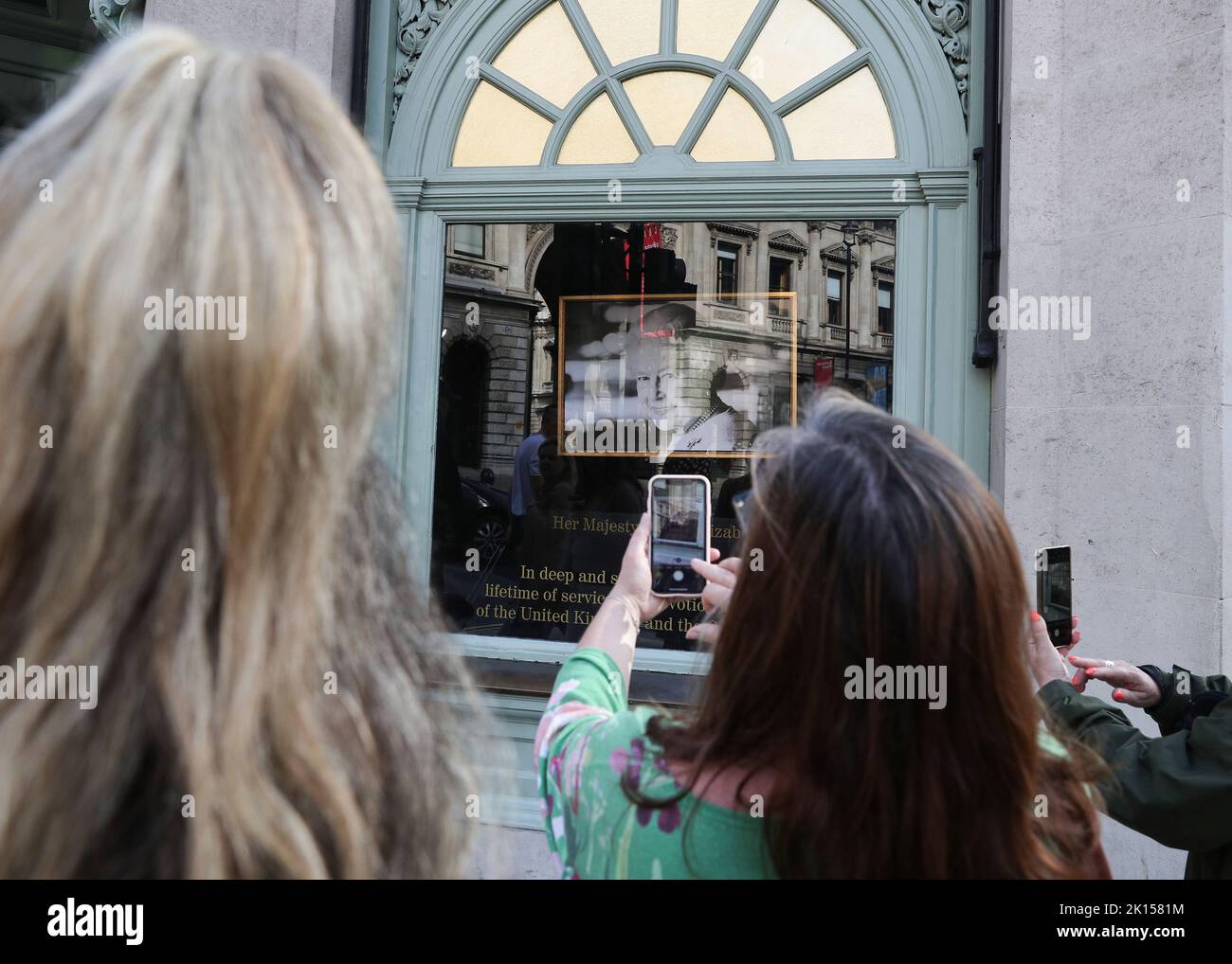 London UK 11th September 2022. Members of the general public capture on ...