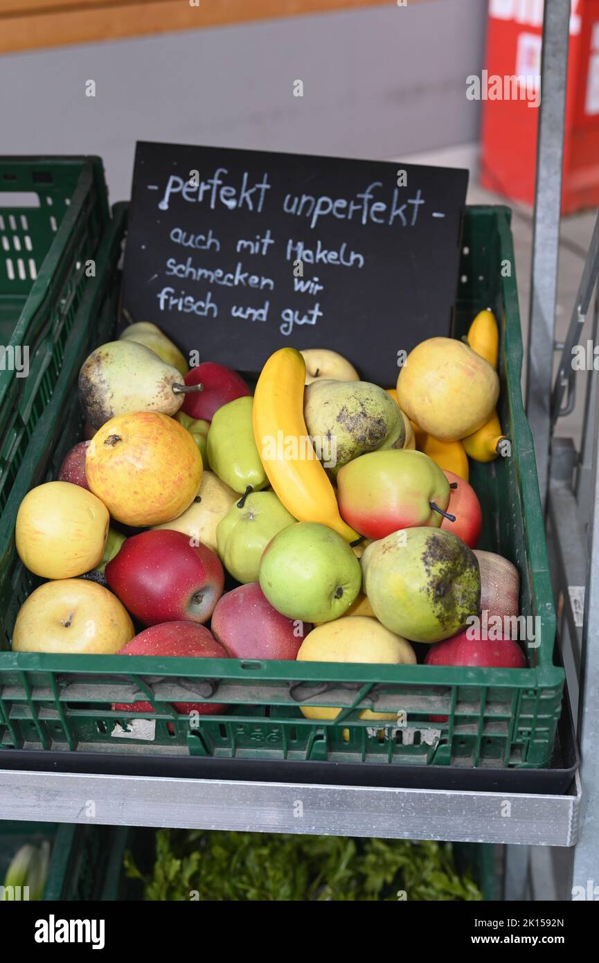 15 September 2022, North Rhine-Westphalia, Cologne: A box of imperfect ...