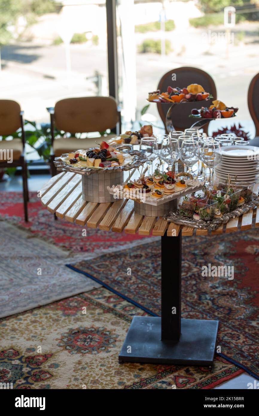 Conference meeting snack table hi-res stock photography and images - Alamy