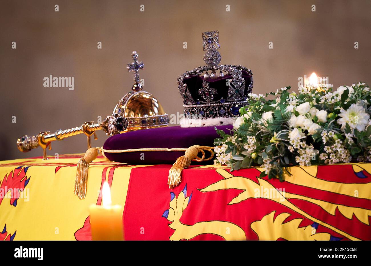 London, UK. 15th Sep, 2022. The coffin of Queen Elizabeth II, draped in ...