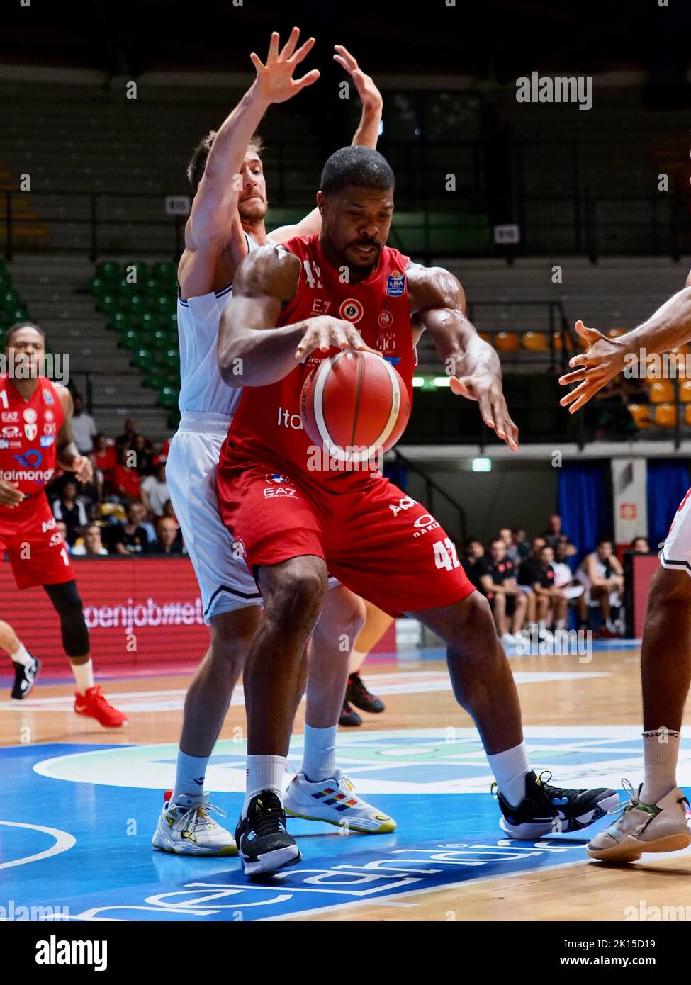 Fitline hi-res stock photography and images - Alamy