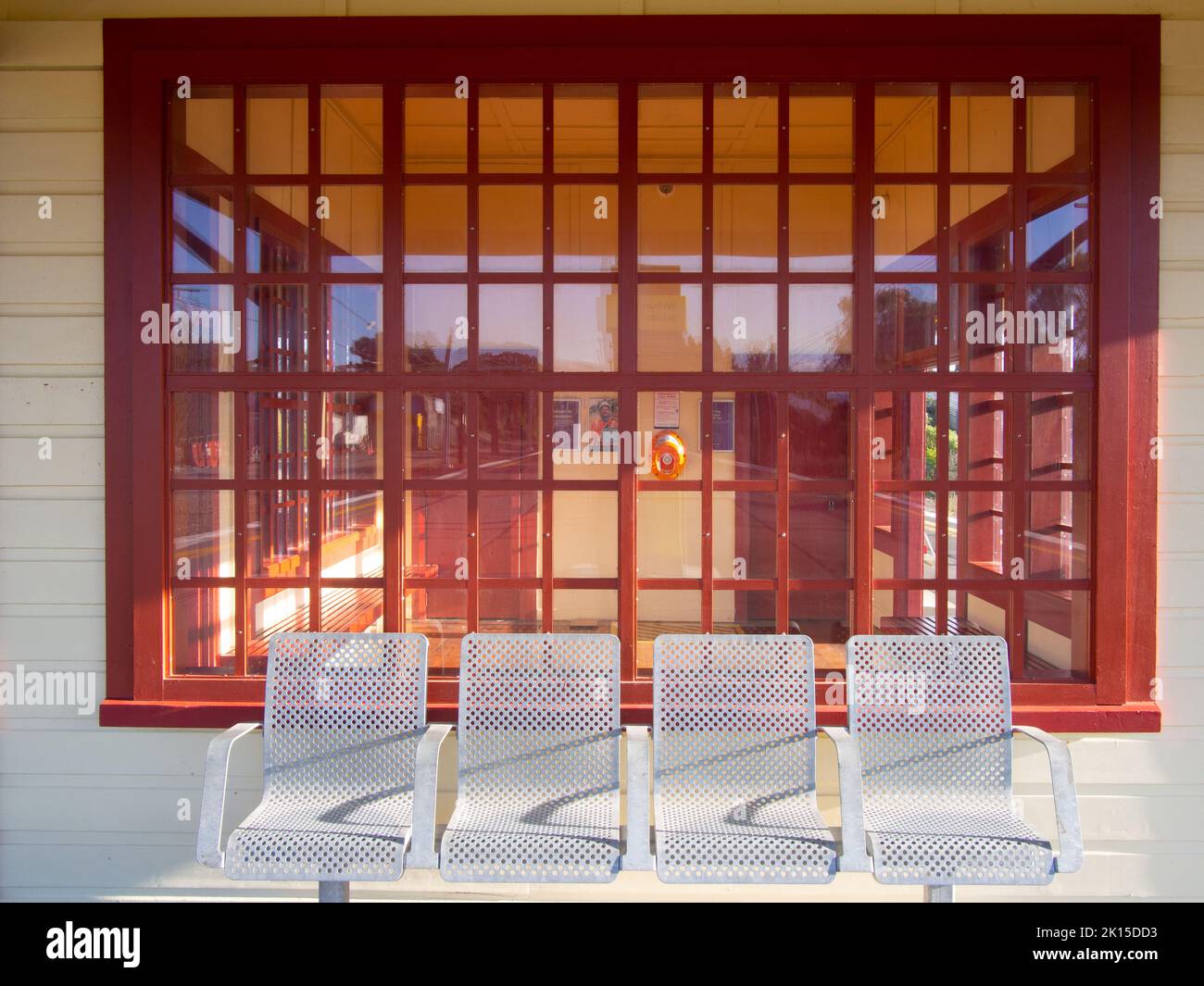 Station seating hi-res stock photography and images - Alamy