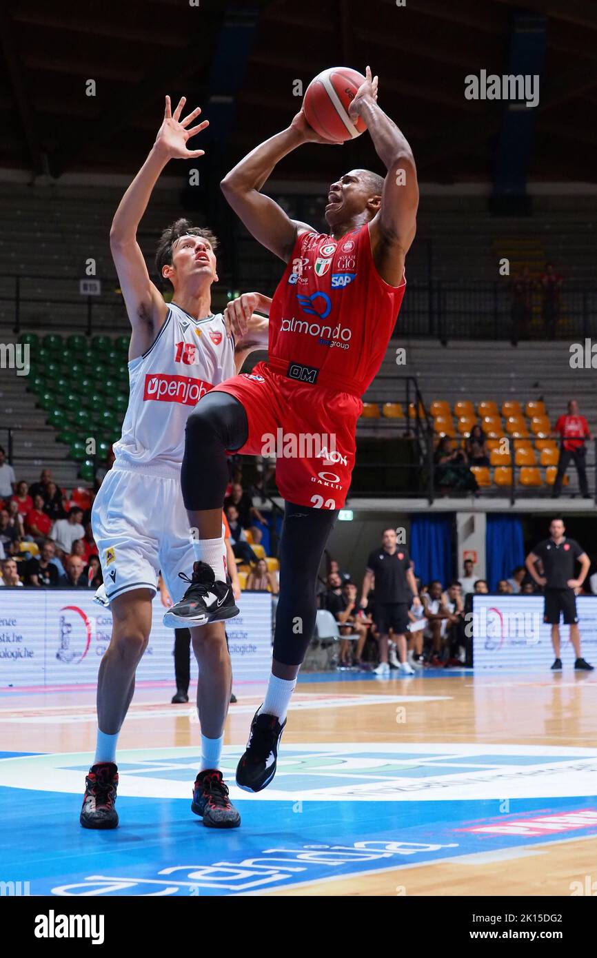 Fitline hi-res stock photography and images - Alamy