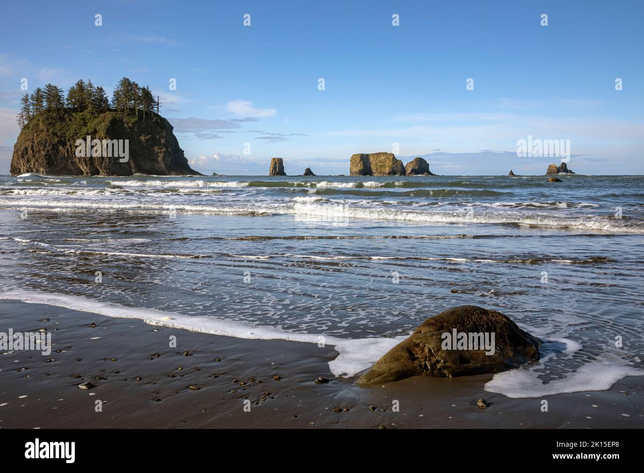 WA22007-00...WASHINGTON - Rock island in the Pacific Ocean viewed from ...