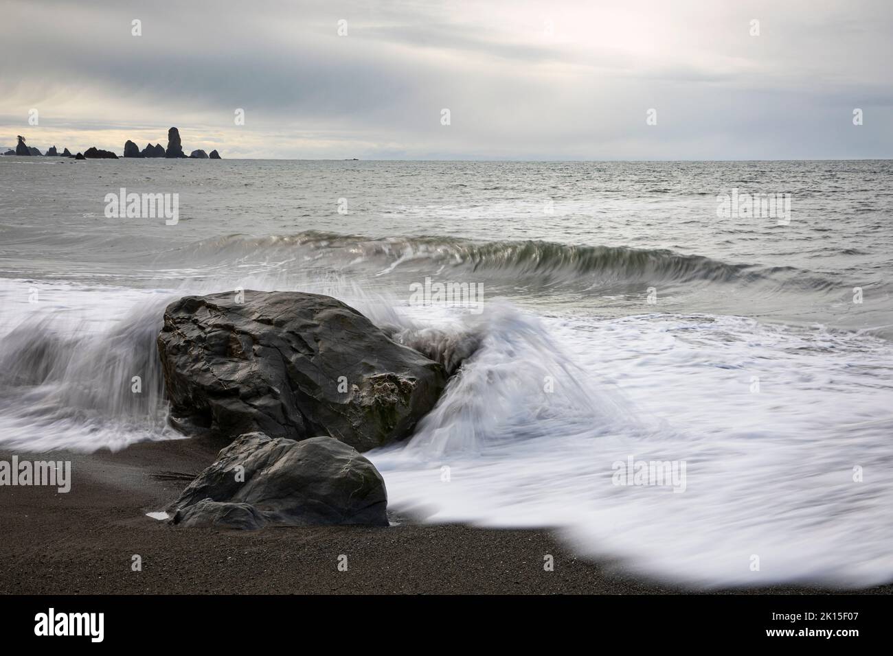 WA22013-00...WASHINGTON - Incoming tide on Third Beach on the South ...