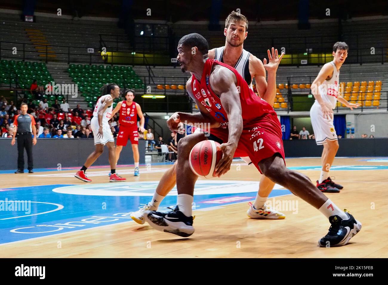 Fitline hi-res stock photography and images - Alamy