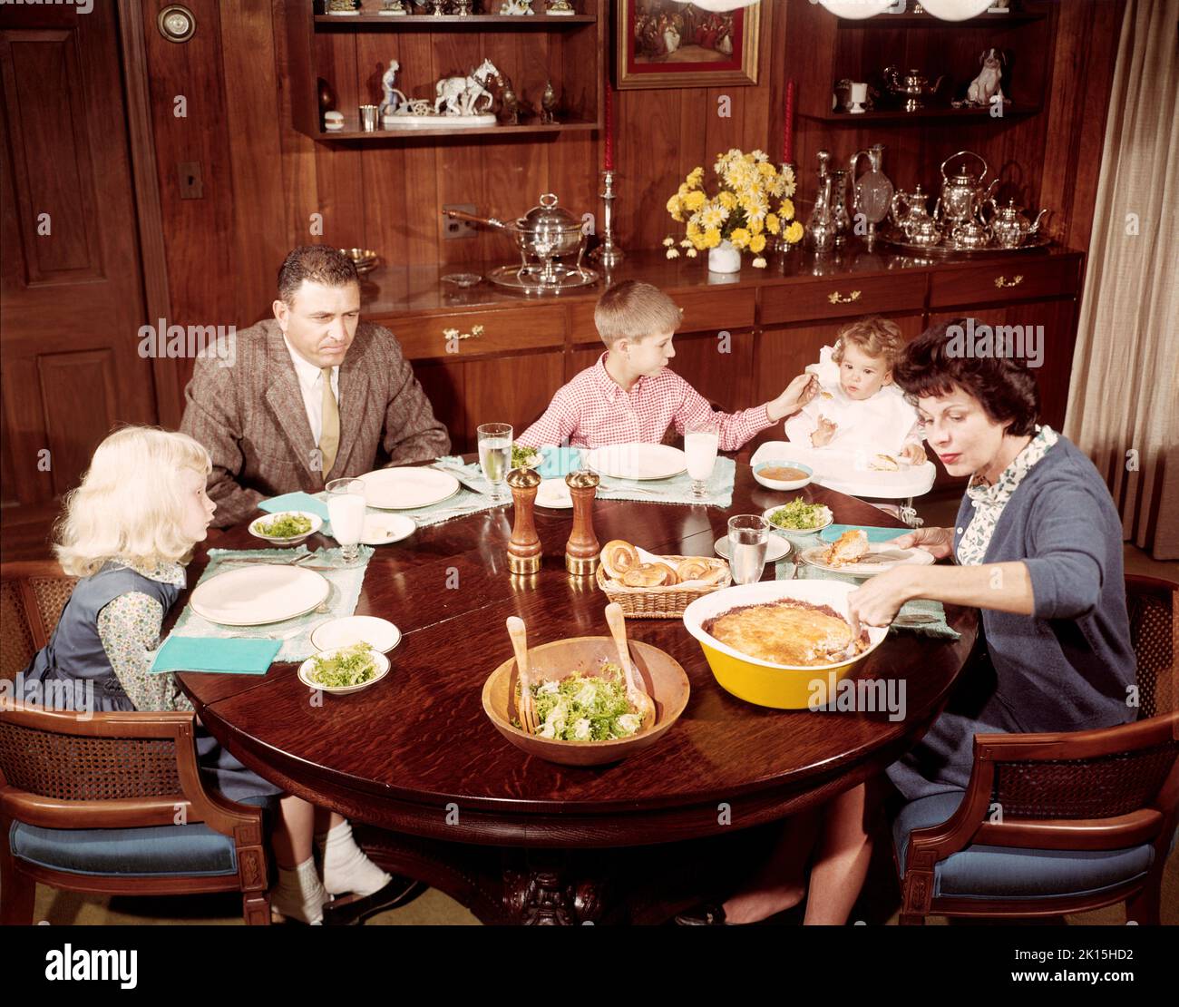 1950s dinner table hi-res stock photography and images - Alamy