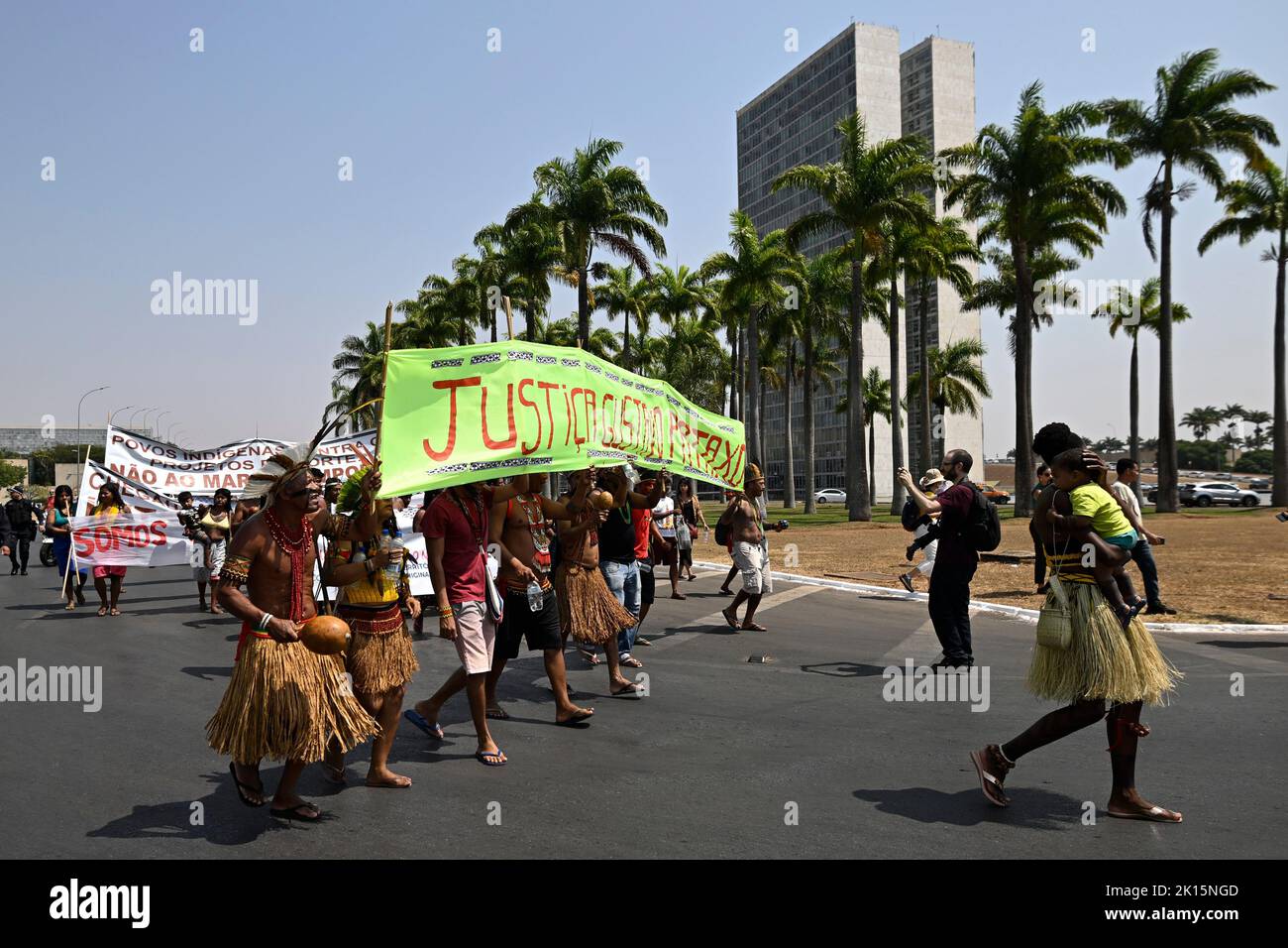 Indigenous people protest brasilia hi-res stock photography and images ...