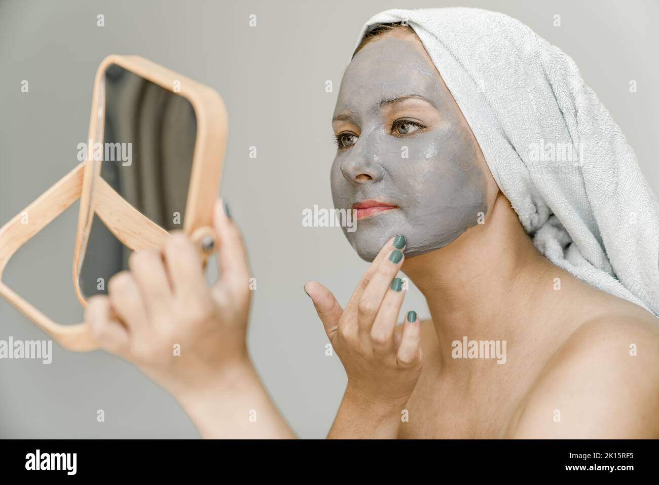 Face gray hi-res stock photography and images - Alamy