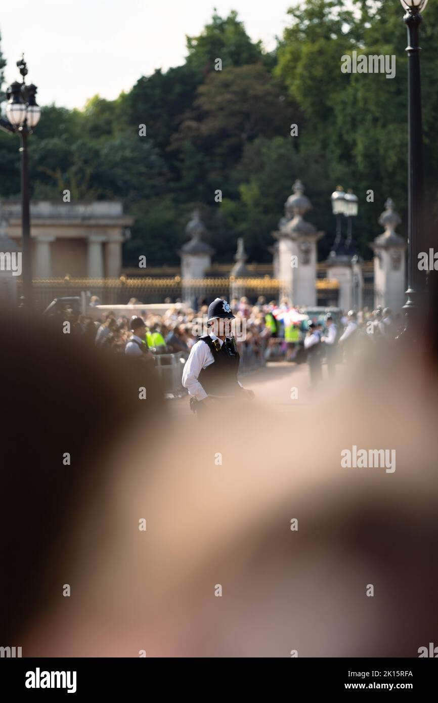 Queen death police hi-res stock photography and images - Alamy