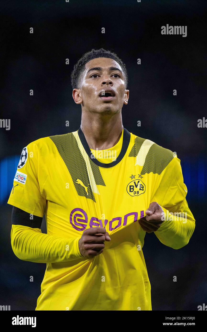 MANCHESTER, ENGLAND - SEPTEMBER 14: Jude Bellingham of Borussia ...