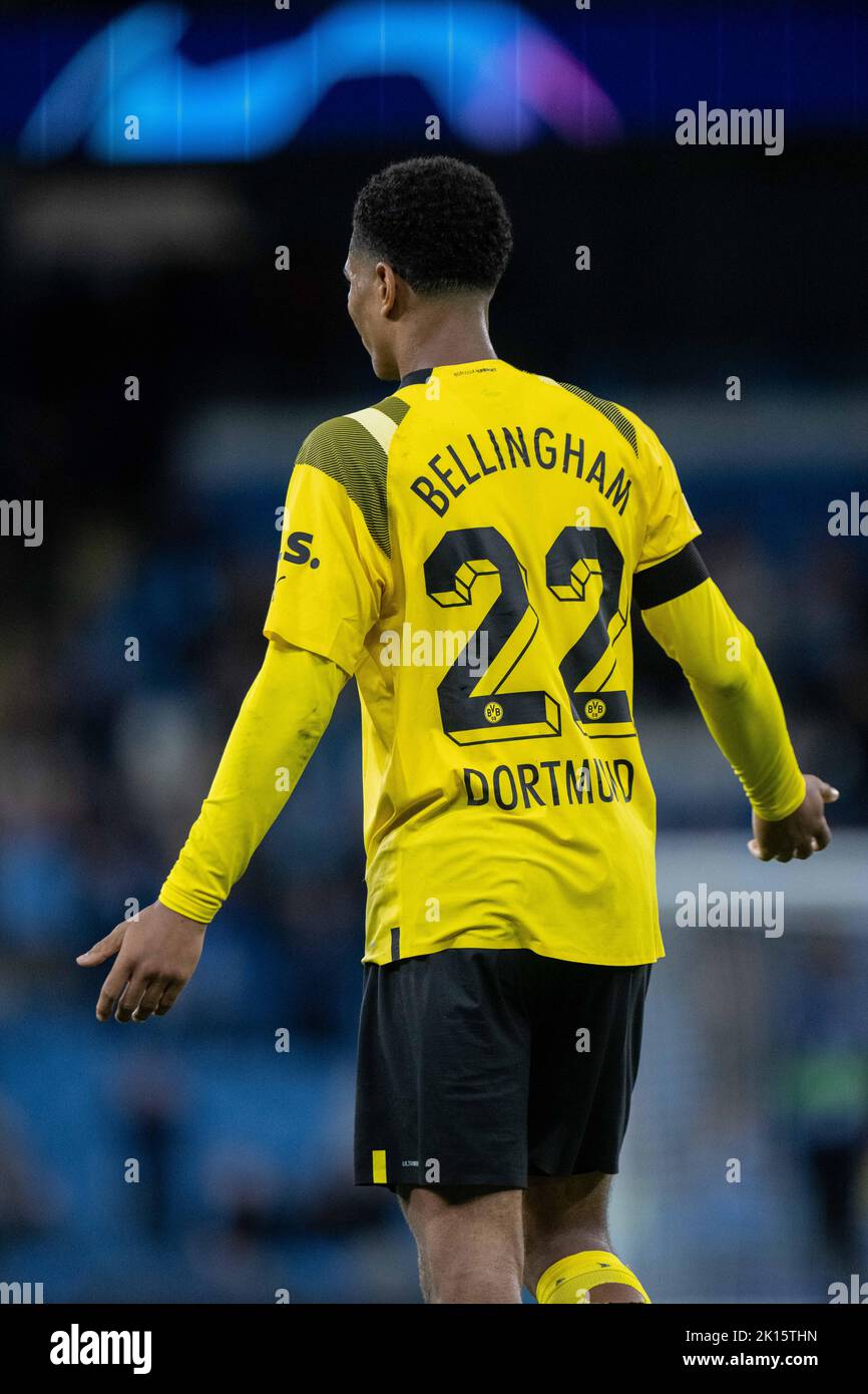 MANCHESTER, ENGLAND - SEPTEMBER 14: Jude Bellingham of Borussia ...