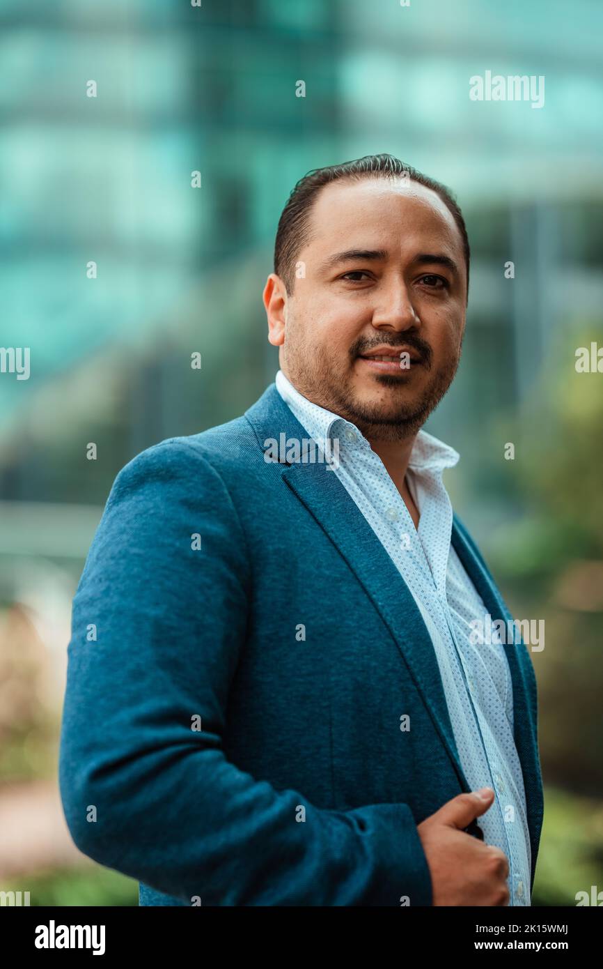 Glass buildingall hi-res stock photography and images - Alamy