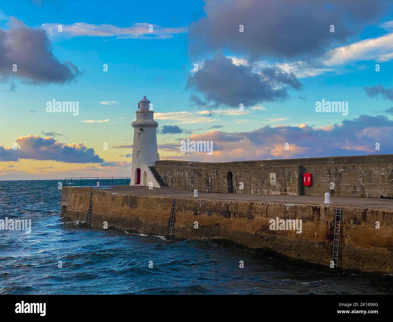Lighthouse aberdeenshire hi-res stock photography and images - Alamy