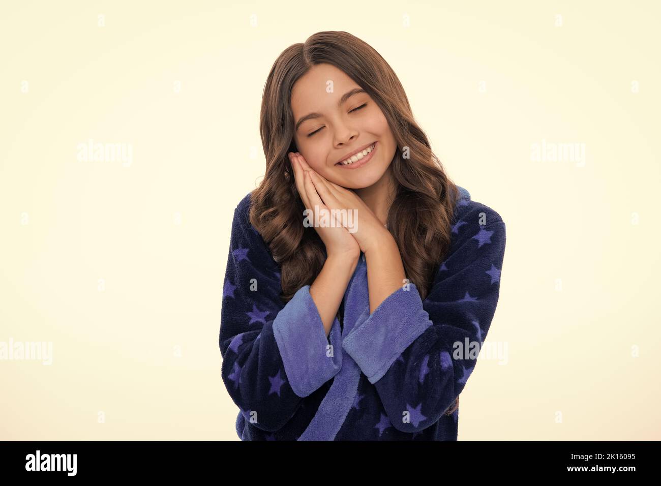 Beautiful teen girl student. Portrait of teenager school girl on ...