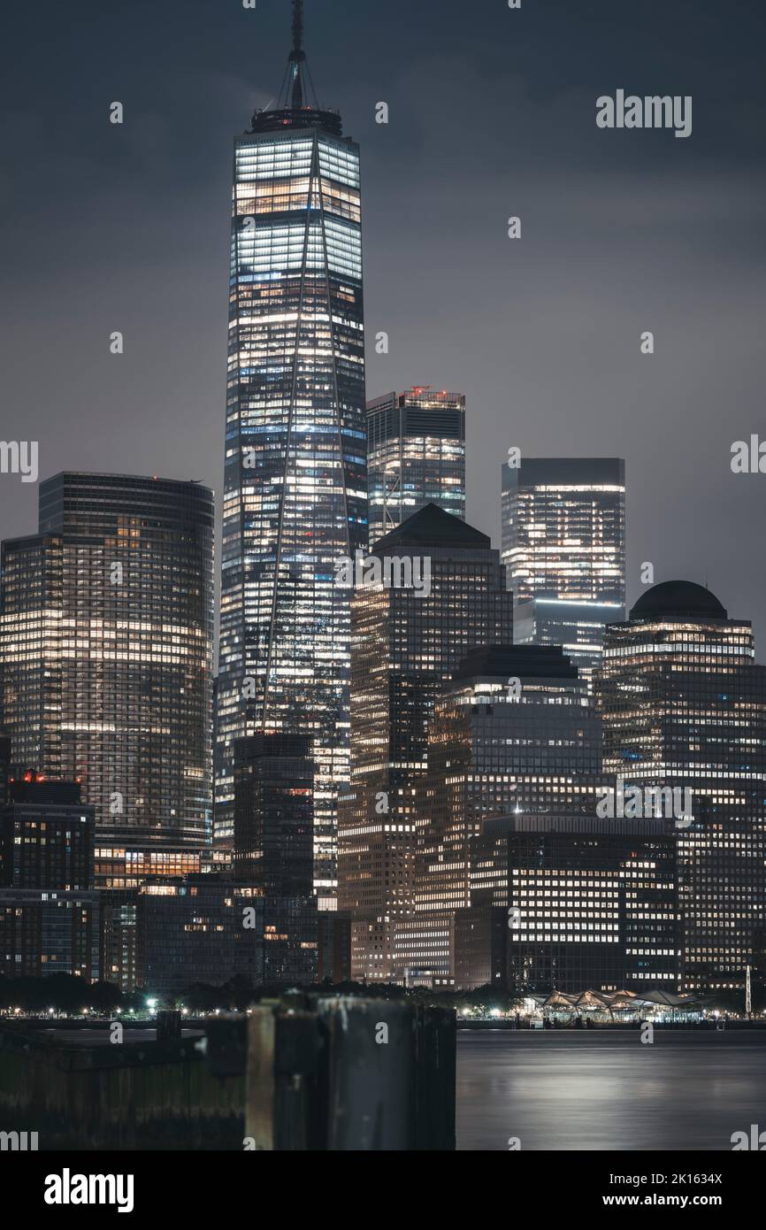 city skyline at night lights skyscraper manhattan Stock Photo - Alamy