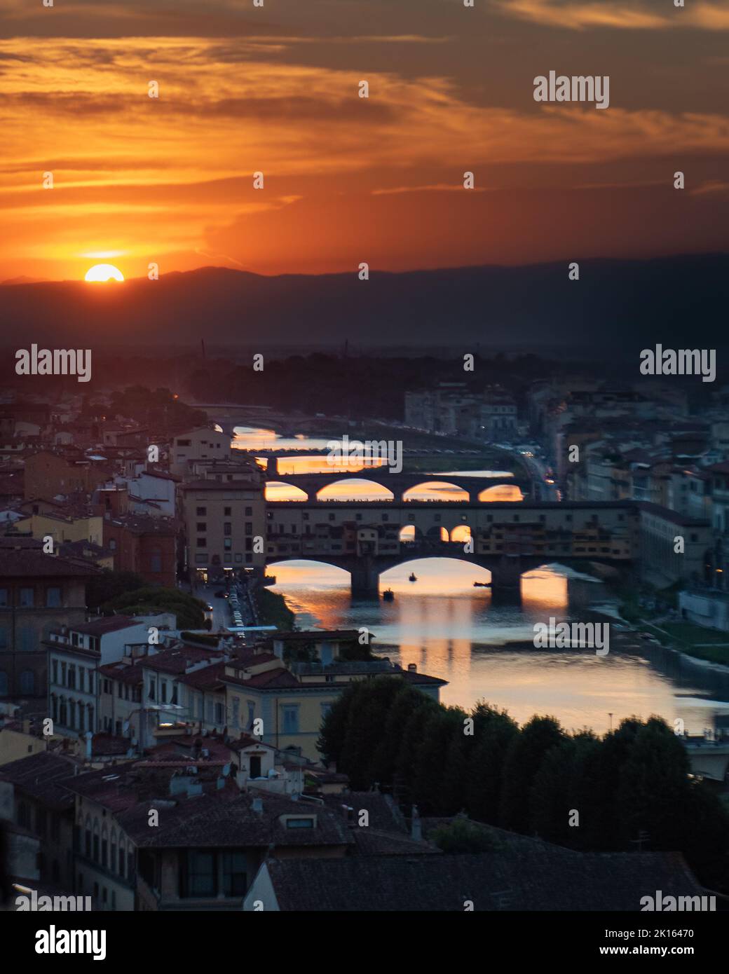 Sunset Ponte Vecchio bridge Florence Italy skyline Stock Photo - Alamy