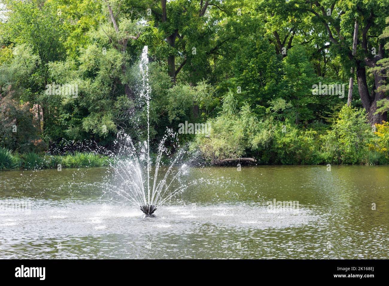 Fountain in Mill pond park in Richmond Hill, Ontario, Canada Stock ...