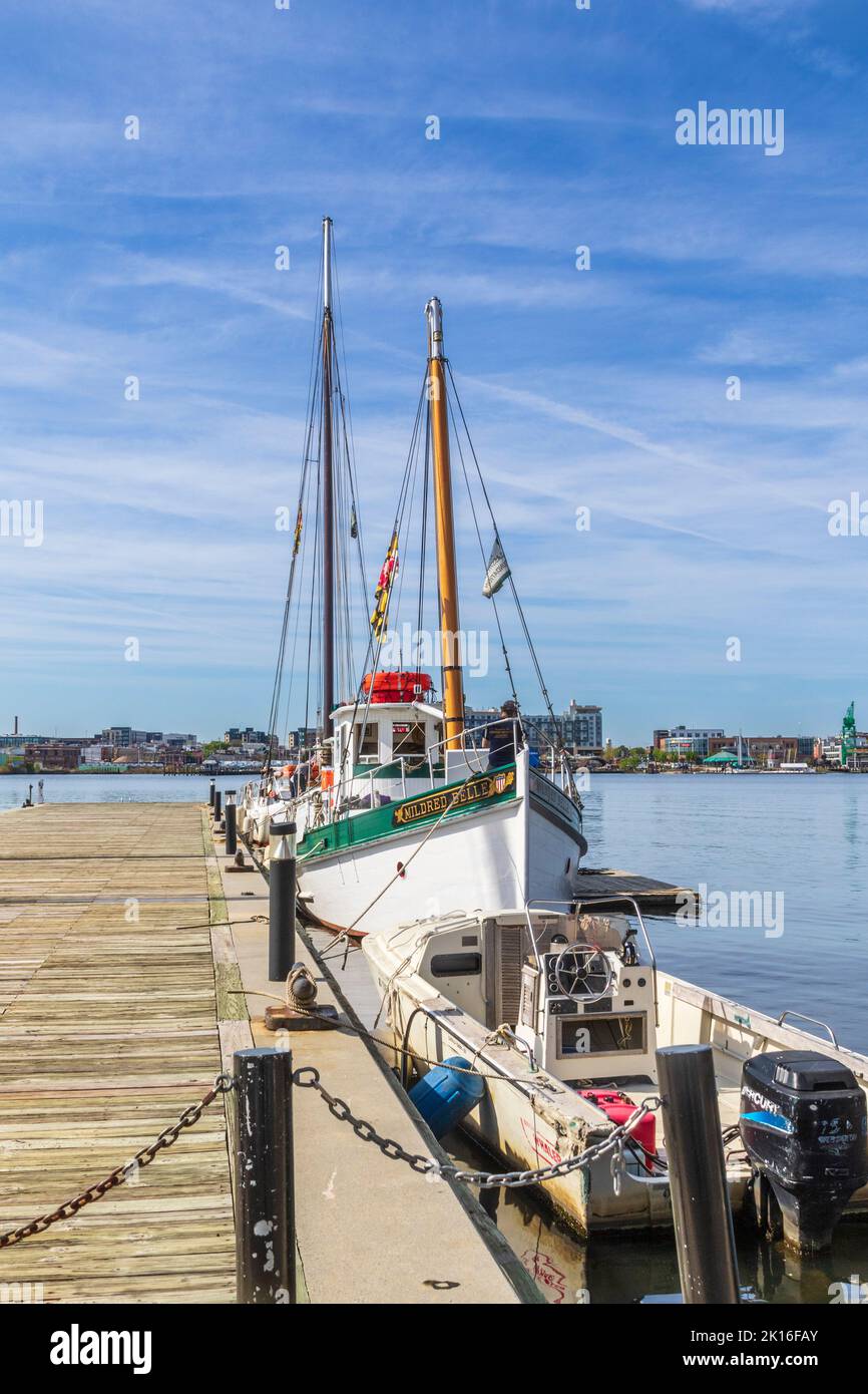 Baltimore Inner Harbor pier along Inner Harbor Promenade, Baltimore ...