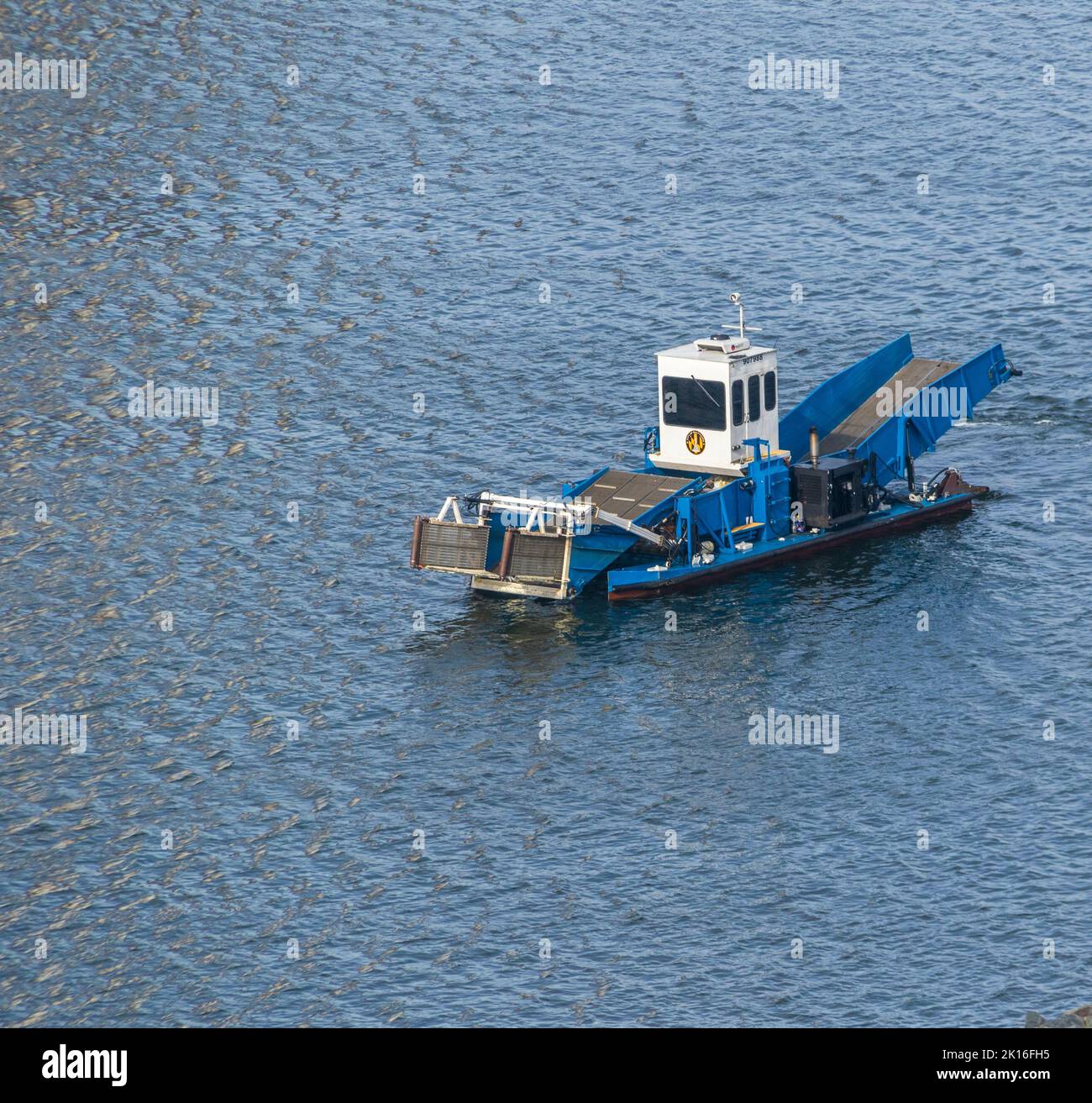 River trash collection boat hi-res stock photography and images - Alamy