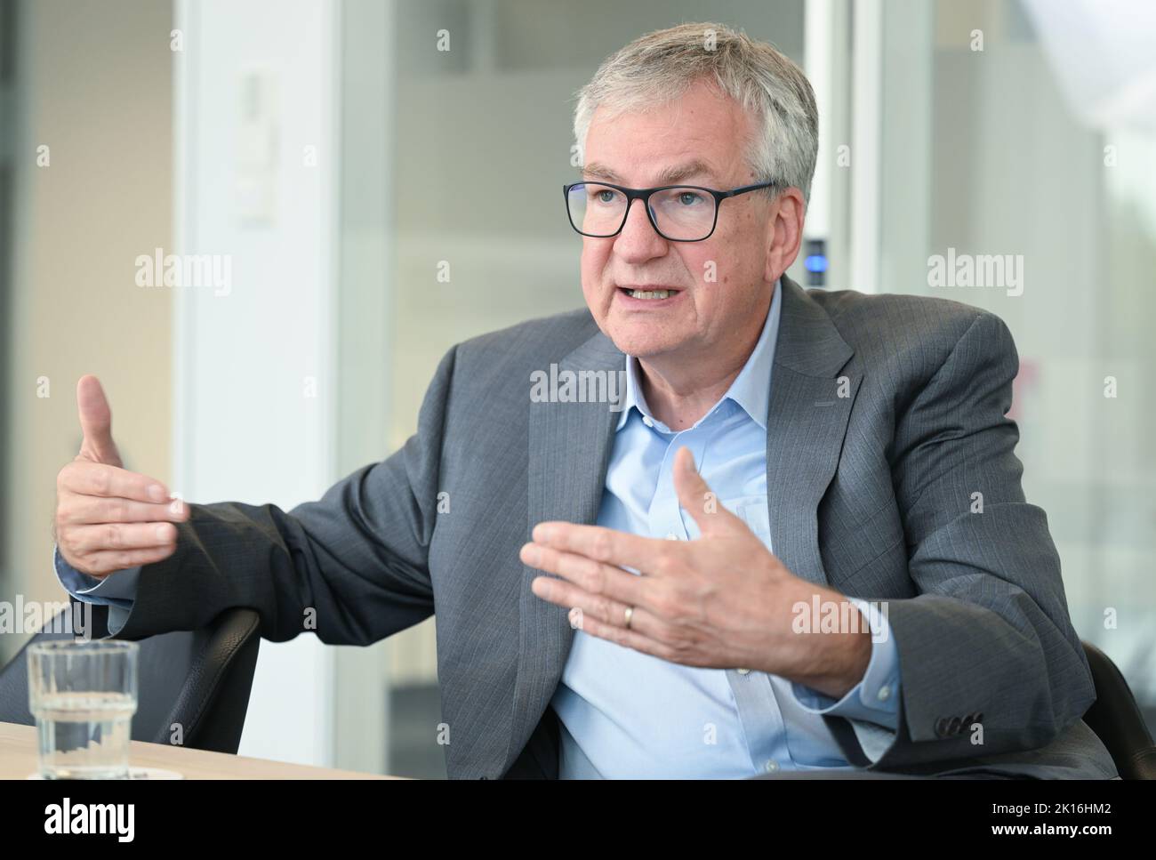 Daimler truck boss hi-res stock photography and images - Alamy