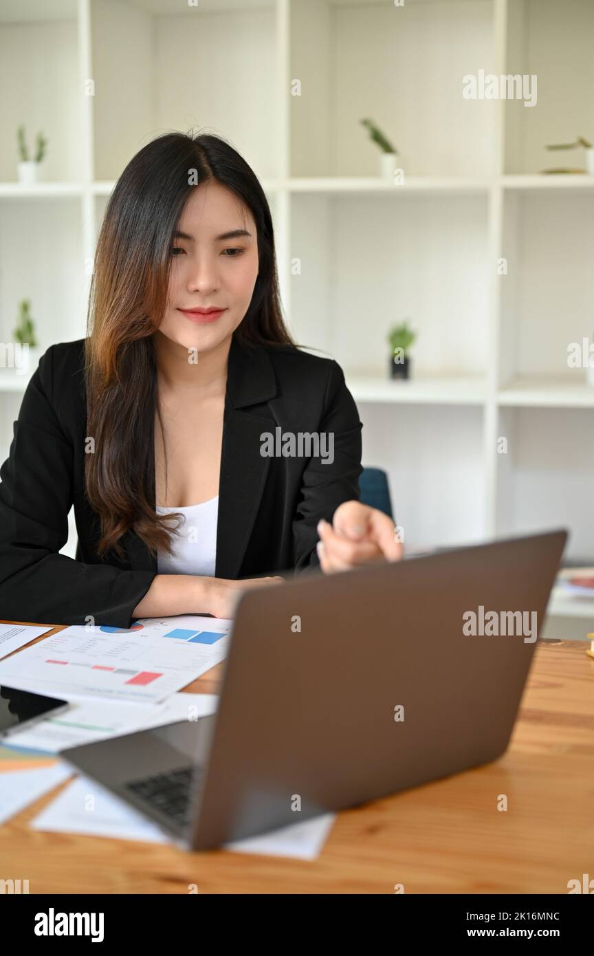 Portrait, Beautiful young Asian businesswoman or female accountant ...