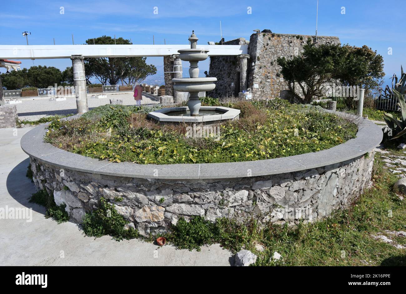 Anacapri - Fontana sulla terrazza belvedere di Monte Solaro Stock Photo ...