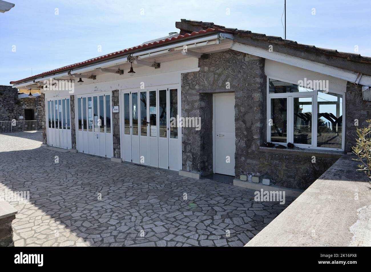Anacapri - Bar Juice sulla terrazza di Monte Solaro Stock Photo - Alamy