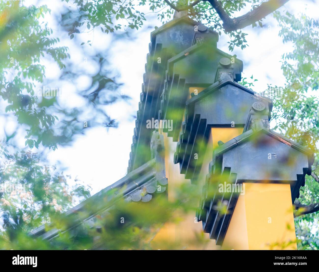 A corner of the Yongfu Temple in Feilaifeng, Hangzhou, China Stock ...