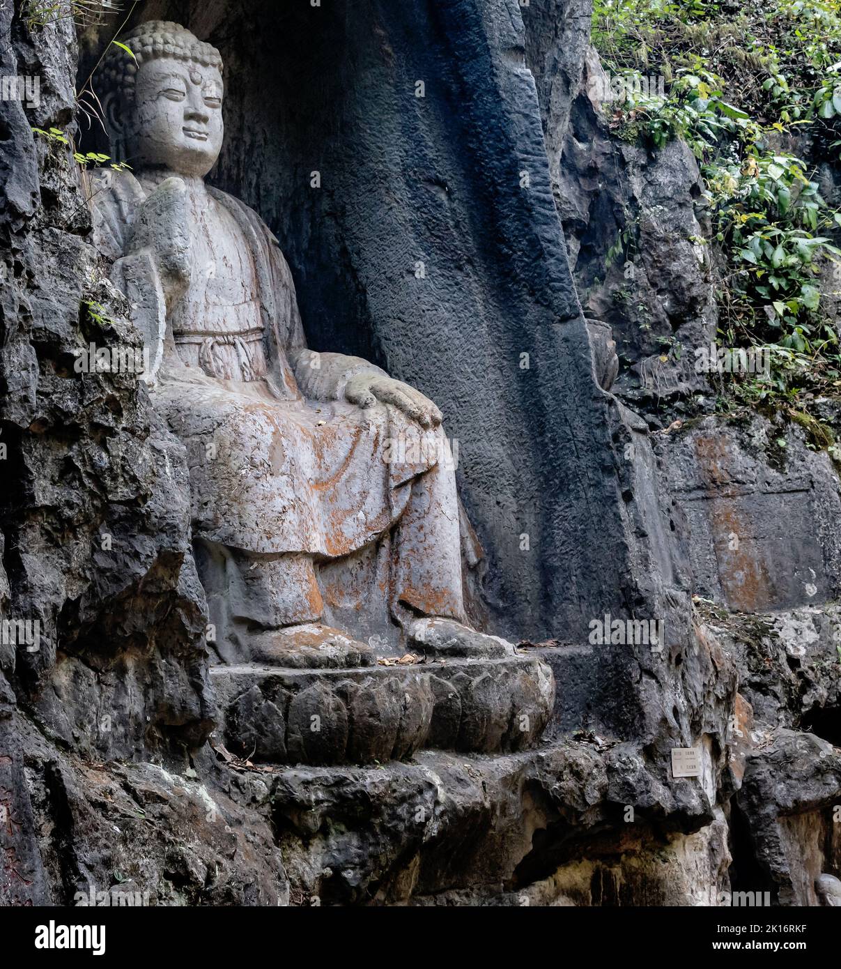 Statues of deities in chinese temples hi-res stock photography and ...