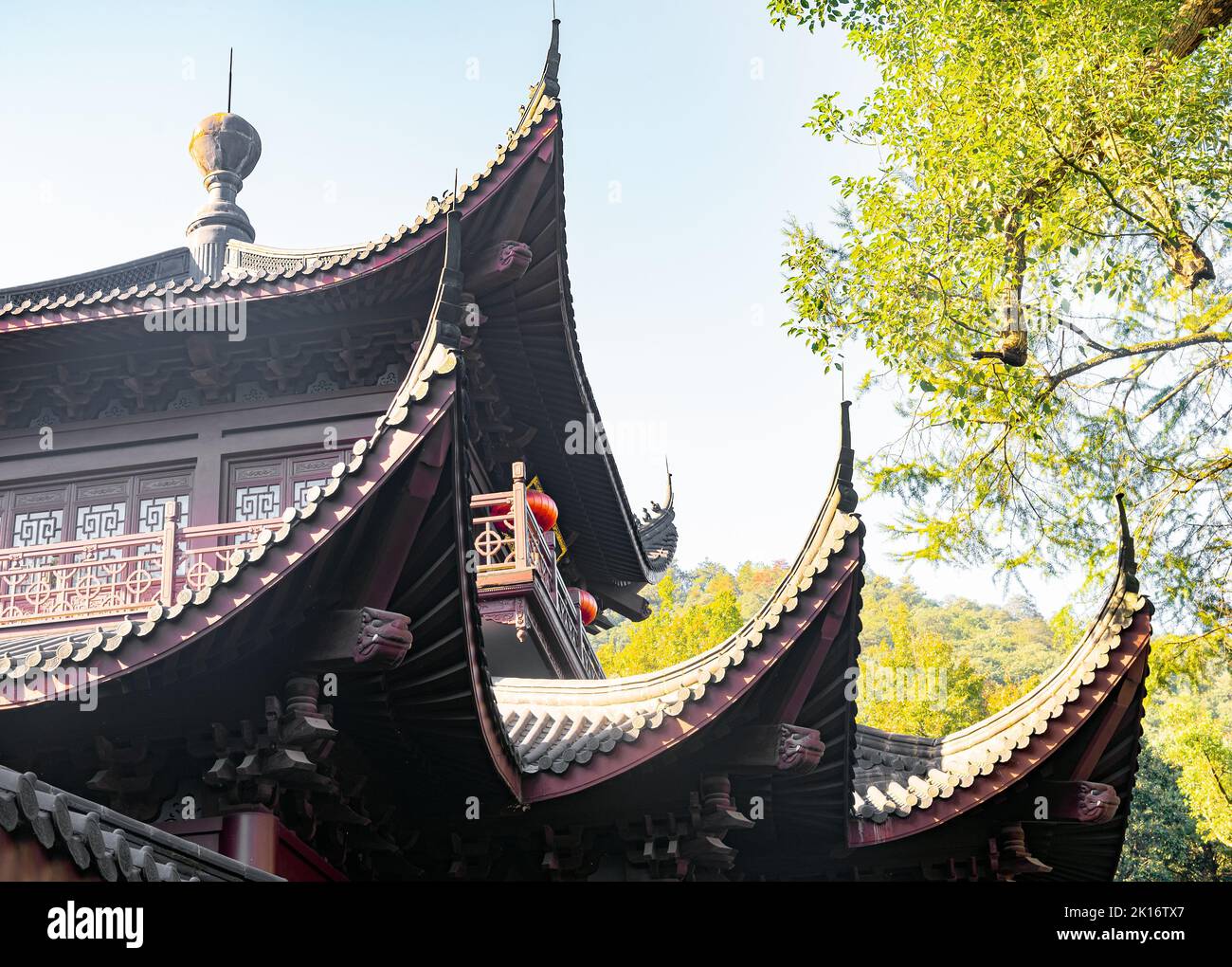 Eaves Dougong at Yongfu Zen Temple, Feilaifeng, Hangzhou, Zhejiang ...