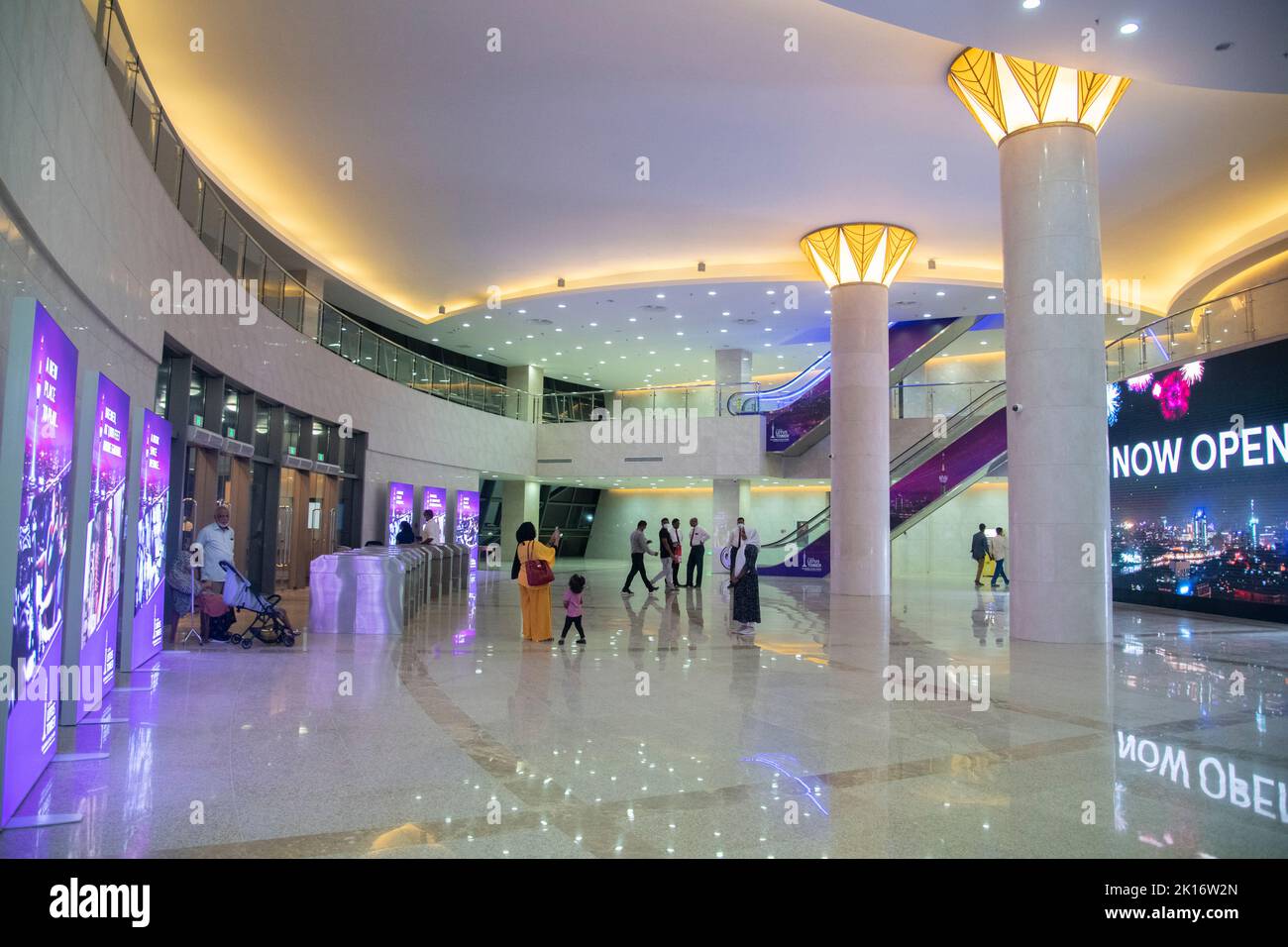 Colombo, Sri Lanka. 15th Sep, 2022. Visitors on the ground floor of the ...